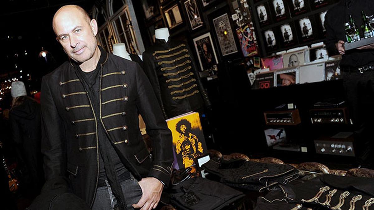 John Varvatos Pamerkan Koleksi Pakaian ala Jimi Hendrix - ShowBiz ...