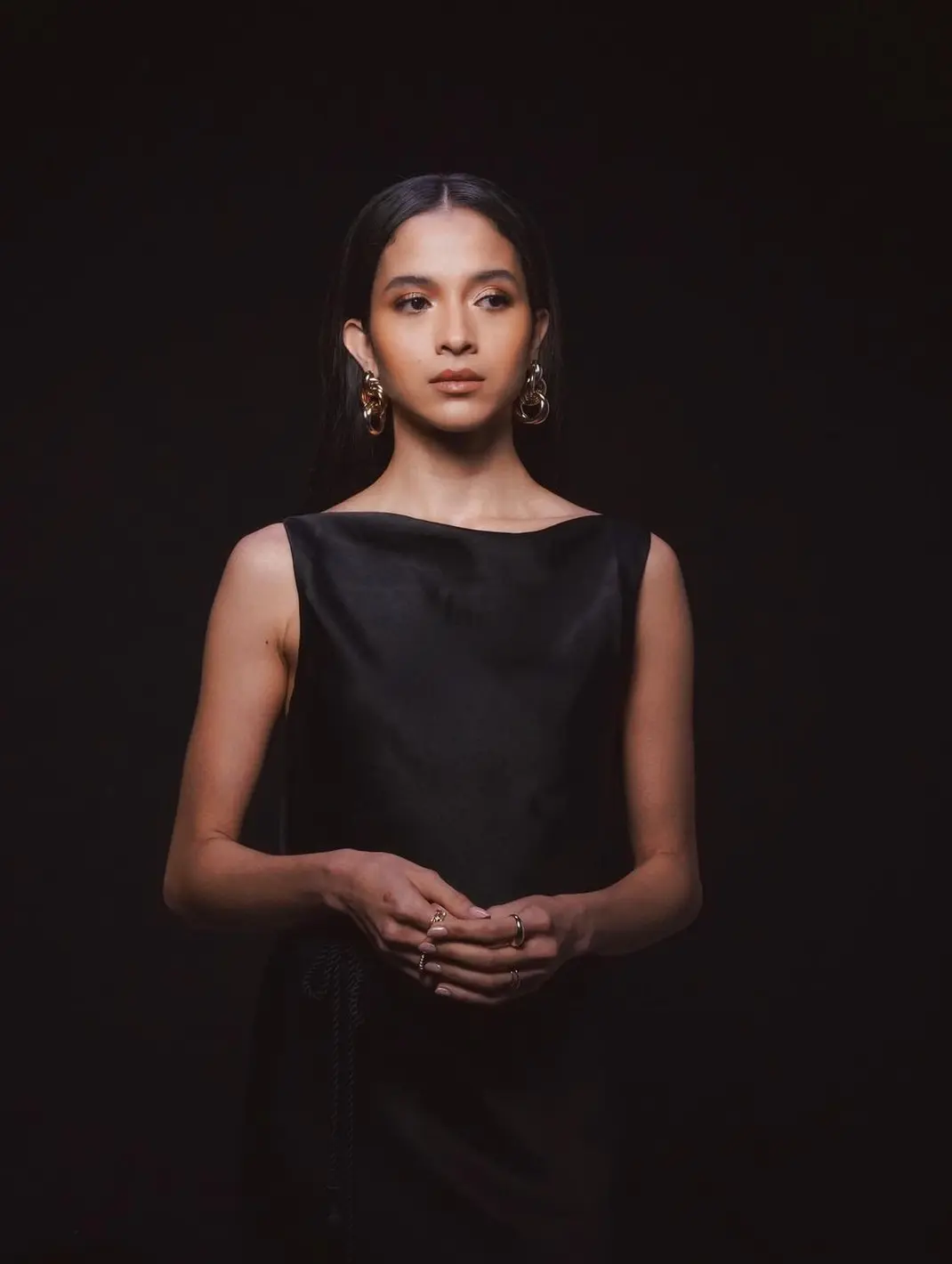 6 Potret Cantiknya Putri Marino dengan Rambut Panjang di Pemotretan ...