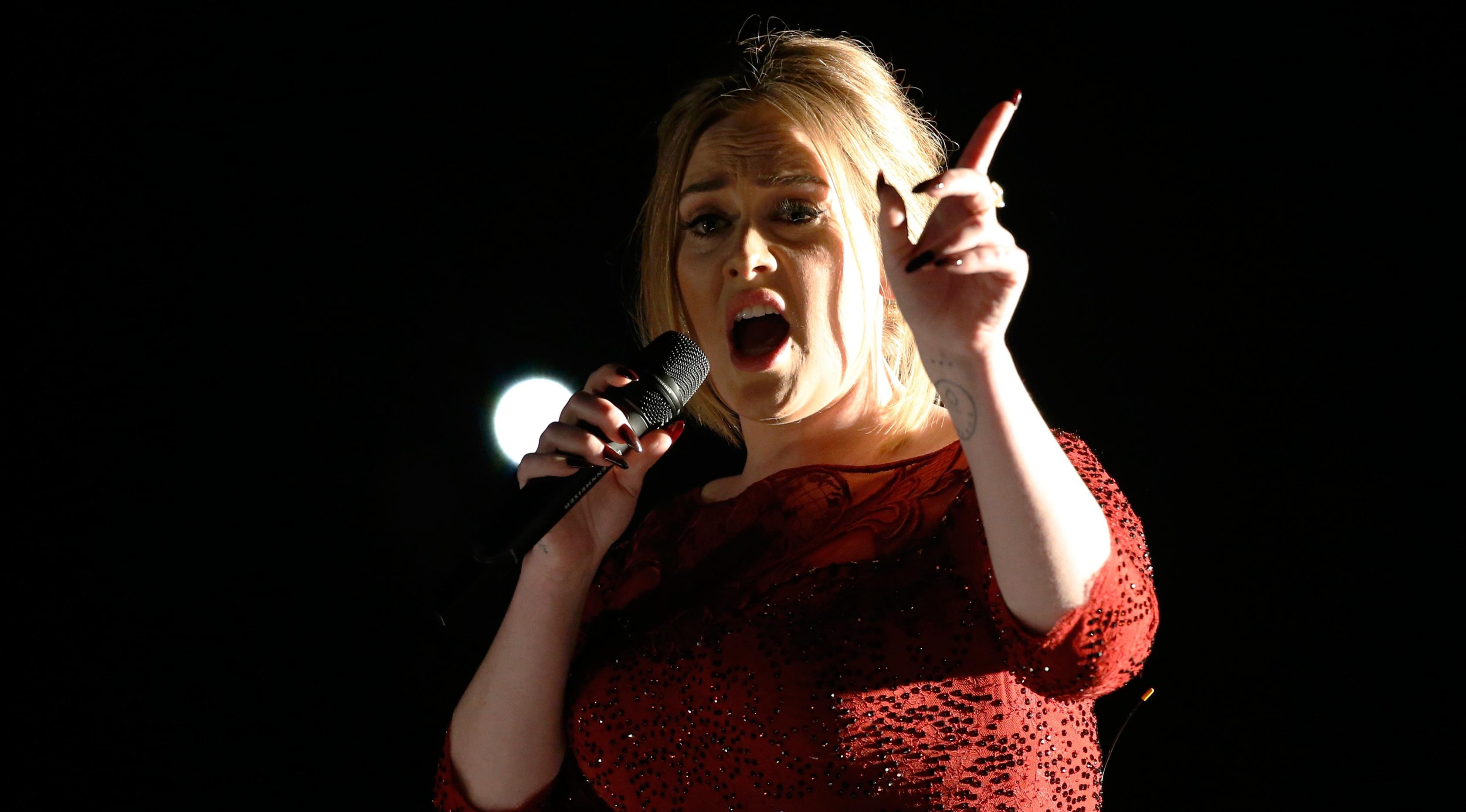 Batalkan Konser Mendadak, Adele Kecewakan Fans