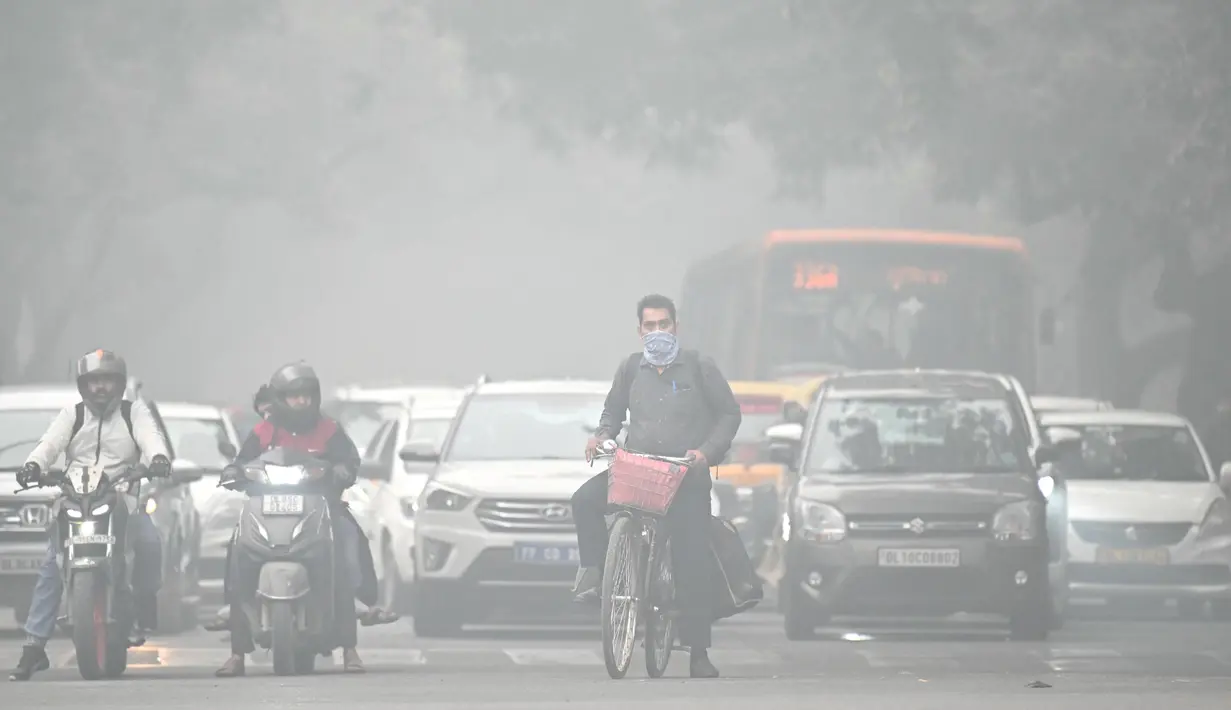 Dikepung Asap, Sekolah-sekolah di New Delhi India Beralih ke Pembelajaran Daring - Foto Liputan6.com