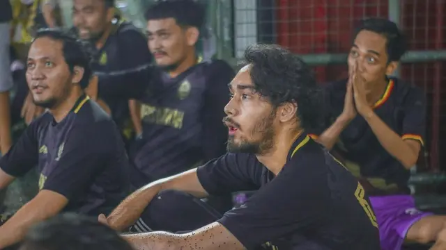 6 Potret Achmad Megantara Bintang Love Story The Series Saat Main Bola ...