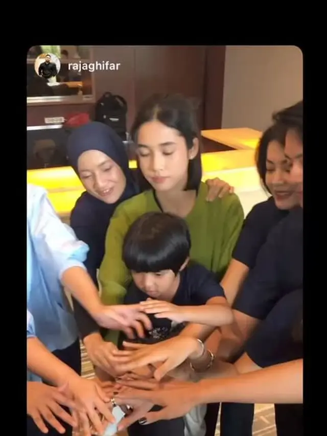 Main Film Dua Hati Biru, 7 Potret Nurra Datau di Konferensi Pers Ini ...