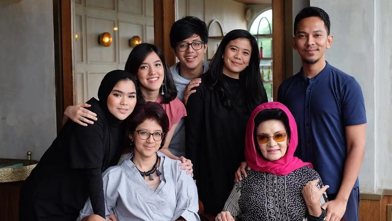 6 Potret Terbaru Farida Pasha, Pemeran Mak Lampir di Misteri Gunung ...