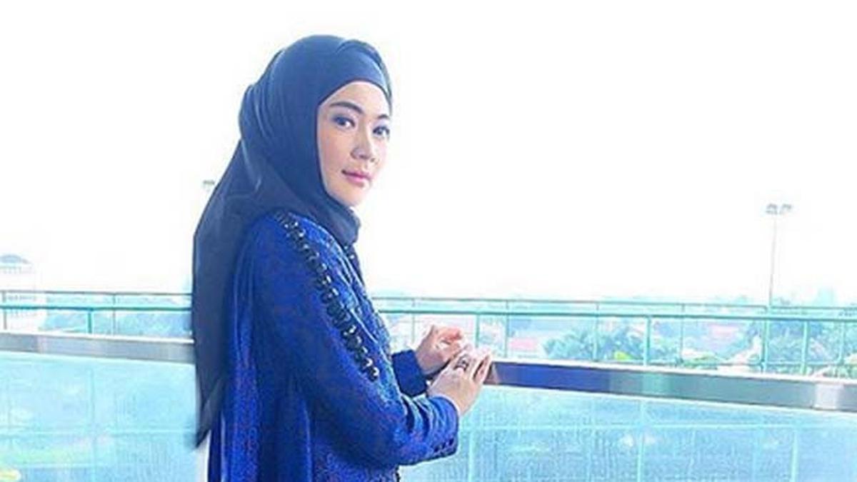 7 Potret Terbaru Indah Dewi Pertiwi yang Makin Memesona, Bisnis Busana ...