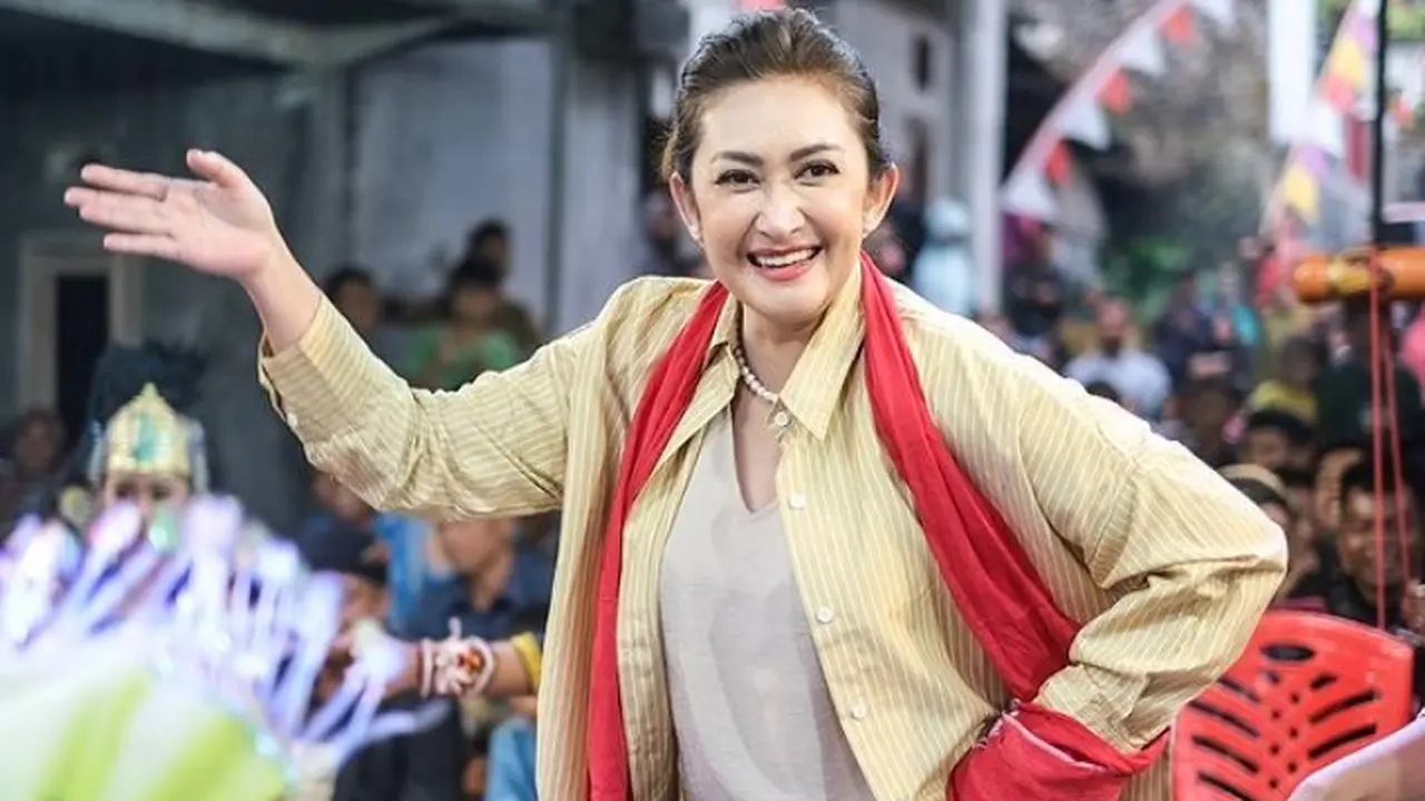 Nafa Urbach dalam Berbagai Outfit, 10 Penampakan Body Goal yang Tetap ...