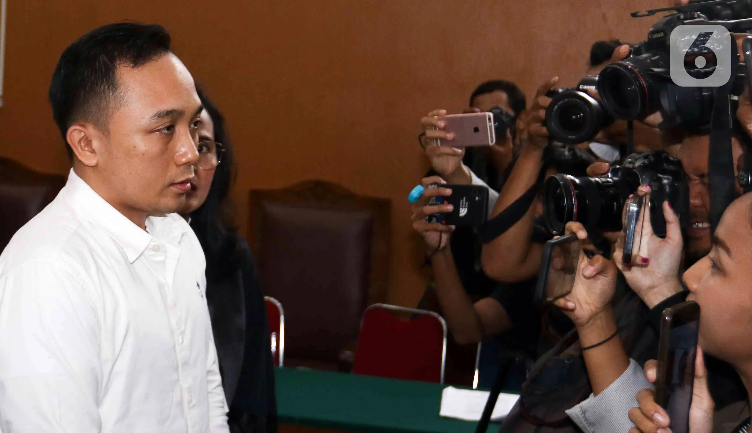 Wajah Datar Ricky Rizal Usai Divonis 13 Tahun Penjara - Foto Liputan6.com