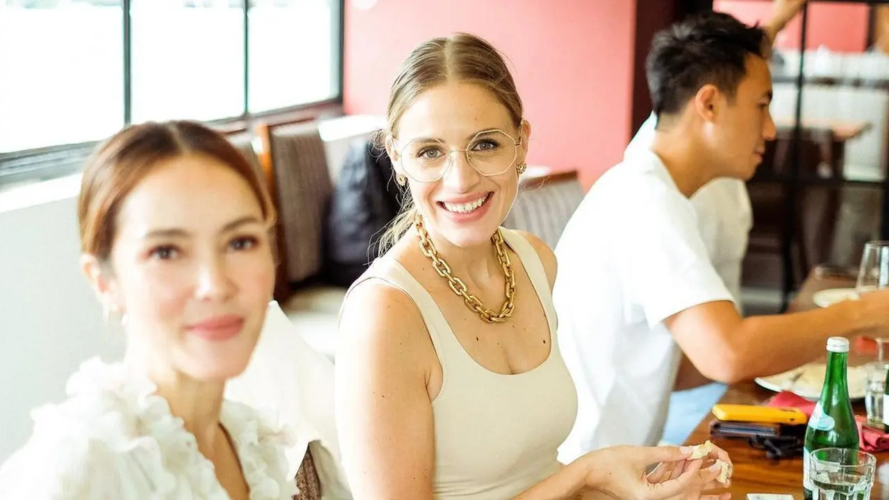 7 Potret Anak Rianti Cartwright Dibaptis, Kehadiran Cathy Sharon Curi ...