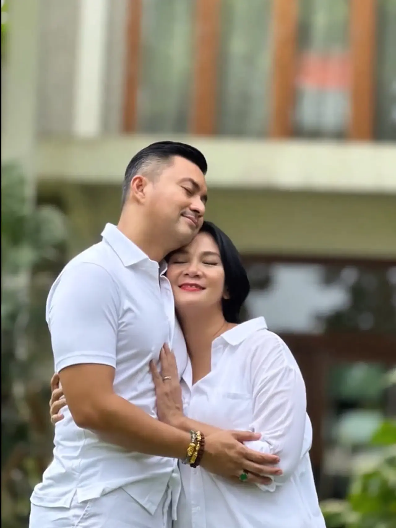 10 Potret Romantis Anjasmara dan Dian Nitami Rayakan Wedding Anniversary, 24 Tahun Lalui Suka ...