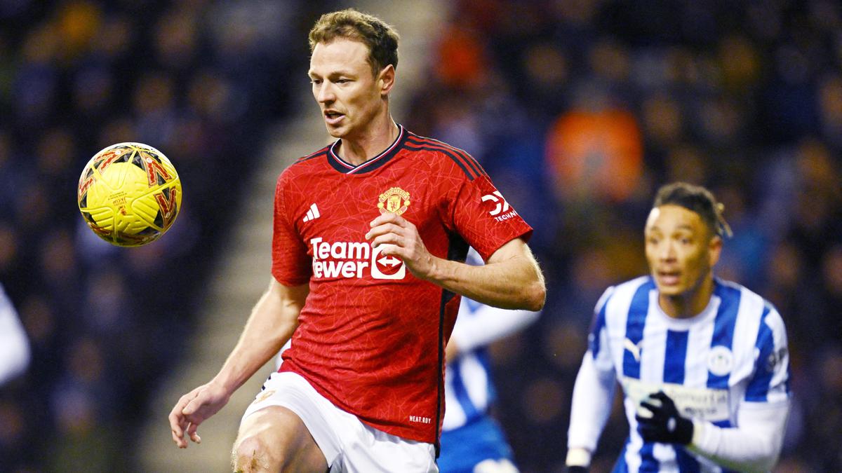 Jonny Evans Akhiri Perjalanan di MU, Main di Championship Musim Depan ...