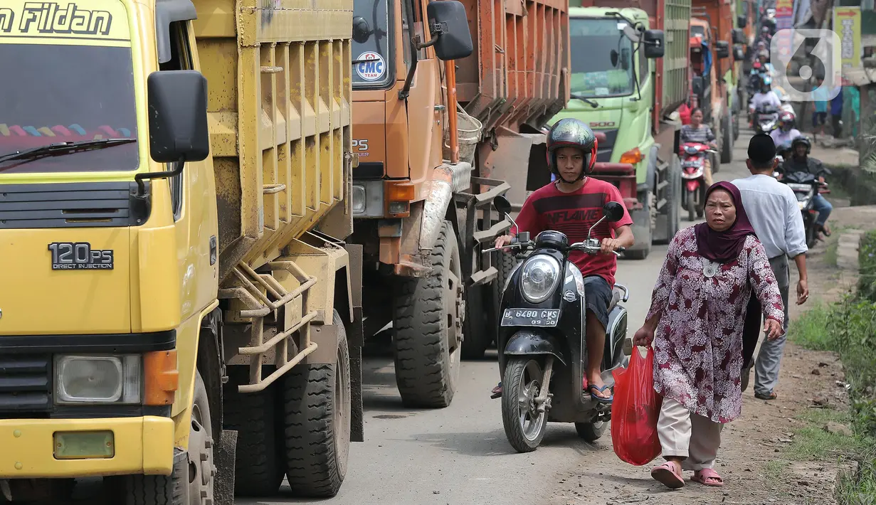 Imbas Unjuk Rasa Sopir Truk, Jalan Raya Parung Panjang Macet Parah ...