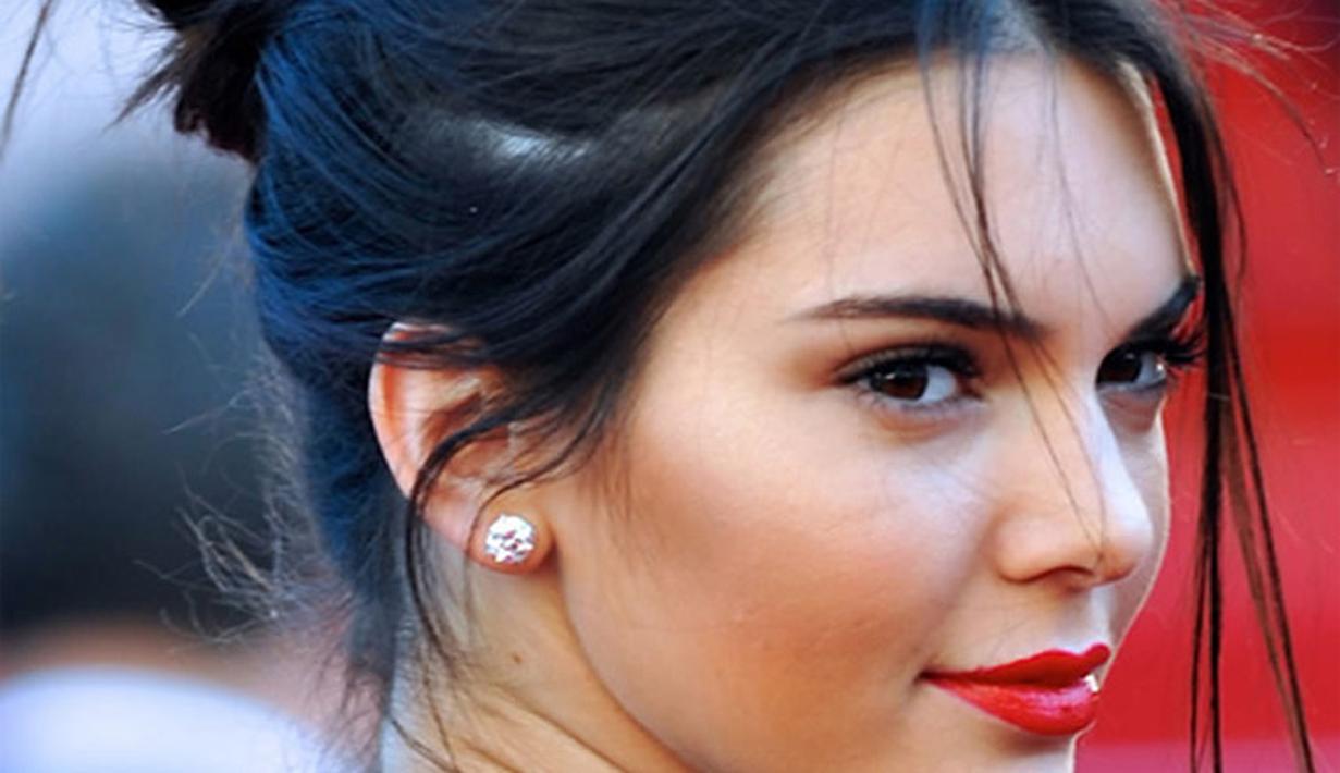 Inspirasi Gaya Rambut Cepol Cantik Untuk Sehari-Hari - Photo Fimela.com