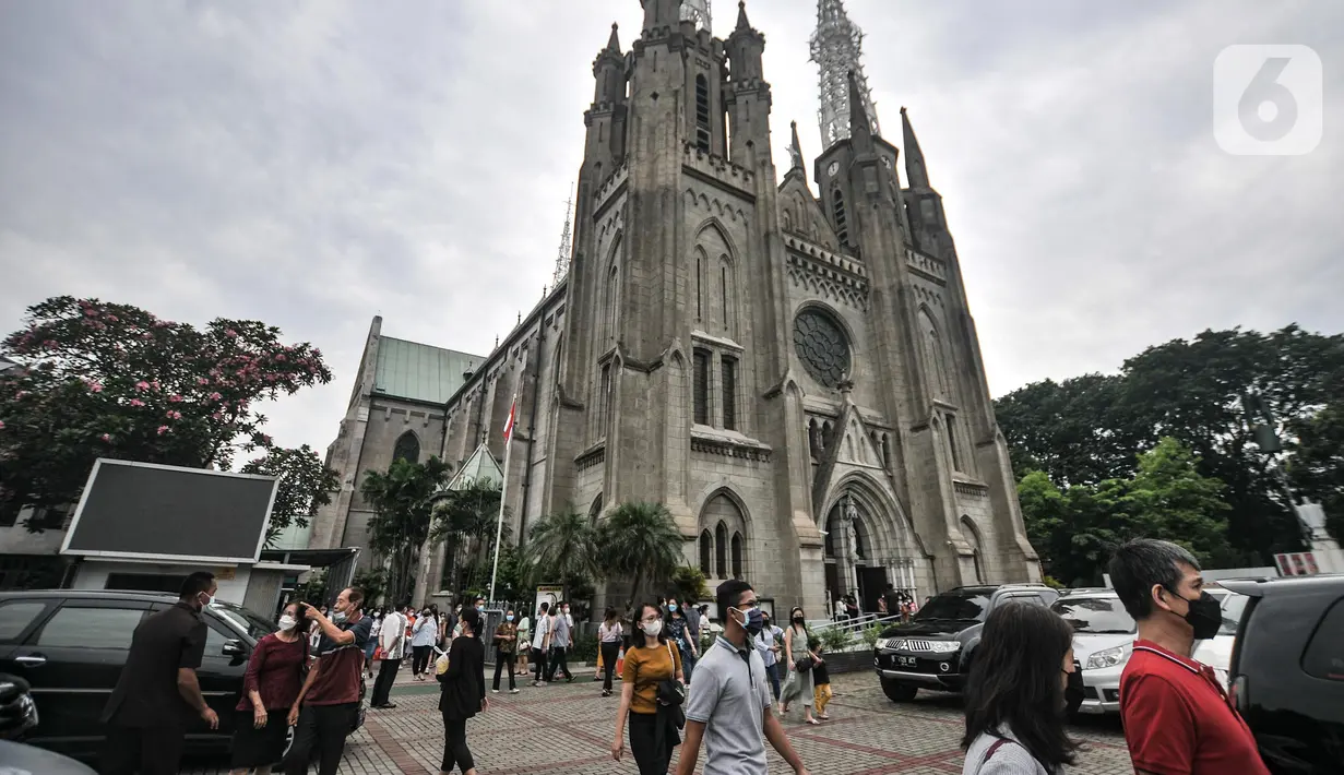 FOTO: Khidmat Misa Kenaikan Isa Almasih di Gereja Katedral Jakarta - Foto Liputan6.com