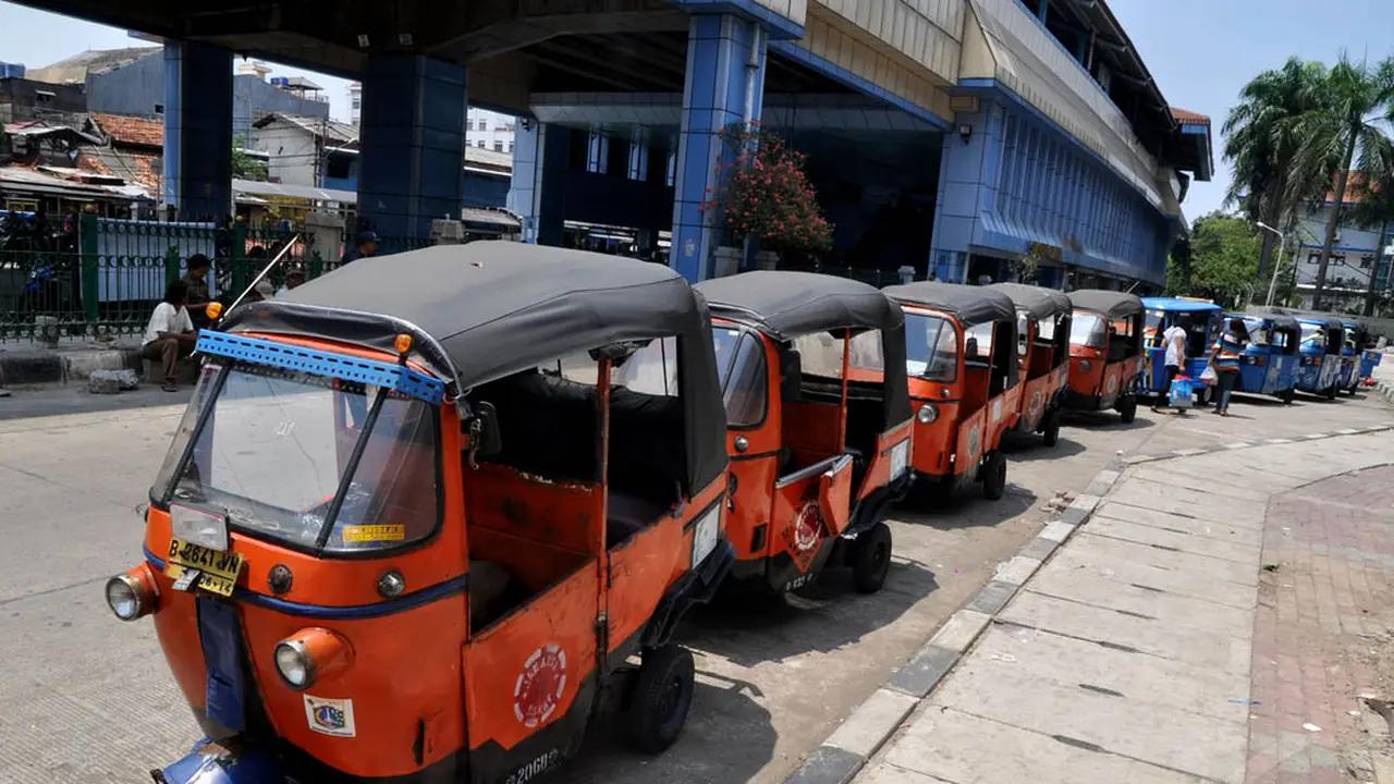 Punah 2016, Ini Cerita si Bajaj Merah - Otomotif Liputan6.com