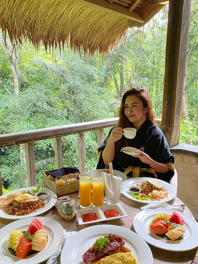 6 Momen Liburan Nafa Urbach di Bali, Habiskan Waktu Berdua Dengan Anak - Hot Liputan6.com