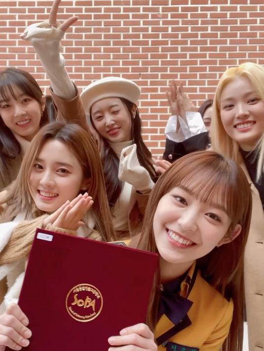 Gaya Kelulusan SMA Para Idol K-Pop dari Hanlim Arts High School dan SOPA - Foto Liputan6.com