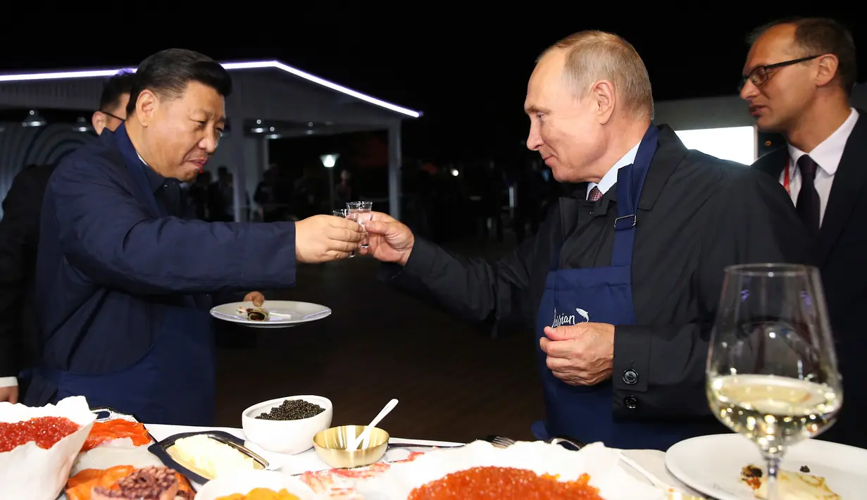 FOTO: Aksi Putin dan Xi Jinping Saat Bikin Pancake Bersama - Foto ...