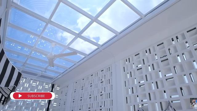 5 Potret Mushola Semi Outdoor dan Ruang Cuci di Rumah Titi Kamal ...