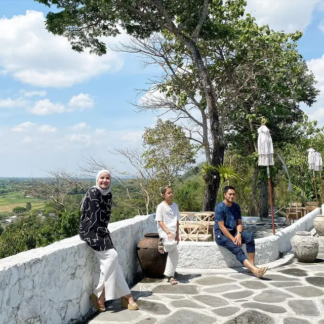 7 Potret Liburan Keluarga Ferry Ardiansyah di Jogja, Kunjungi Wisata ...