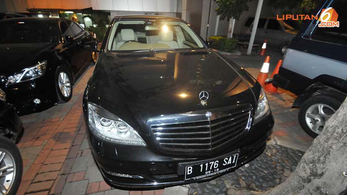 Mercy Rp 2 M Akil Mochtar Atas Nama Sopir Pribadi Daryono - News ...