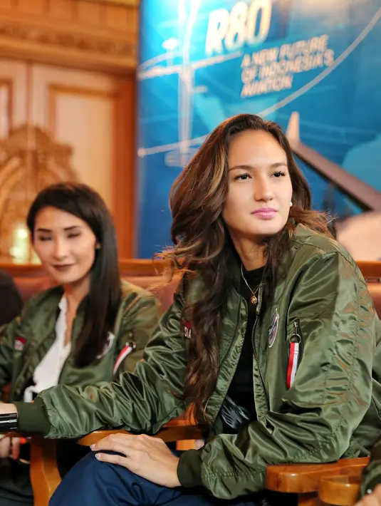 Nadine Chandrawinata Ajak Gotong Royong untuk Buat Pesawat - Photo Fimela.com