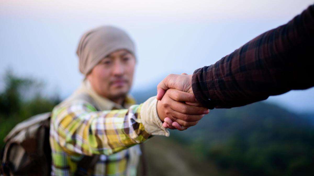 40 Kata-Kata Bijak Tolong-Menolong tanpa Pamrih