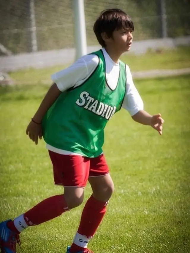 6 Potret Transformasi Nyoman Paul Aro, Pernah Jadi Pemain Bola di ...