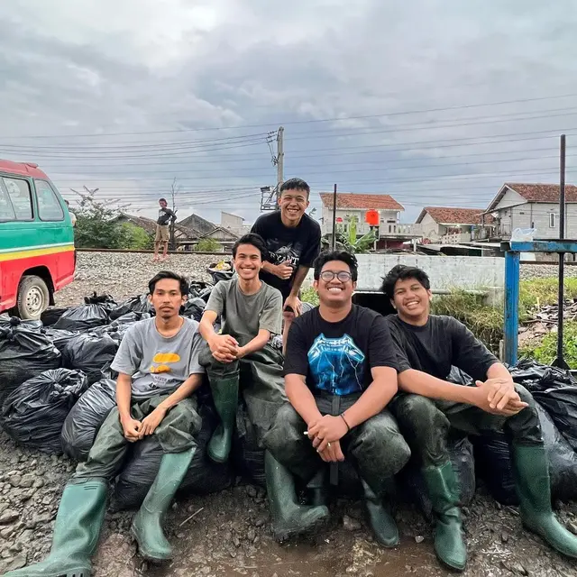 6 Potret Kebersamaan Pandawara Group, 5 Sekawan Peduli Kebersihan ...
