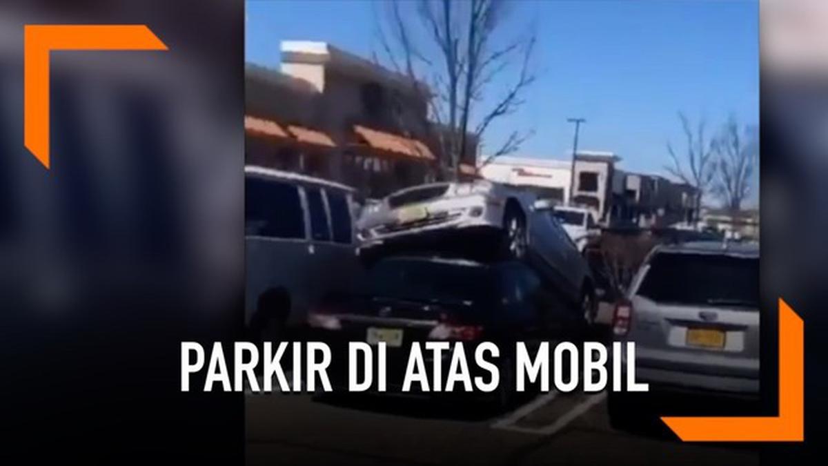VIDEO: Ada Mobil Parkir di Atas Mobil, Gimana Bisa? - Otomotif Liputan6.com