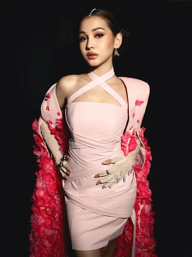 6 Pemotretan Sandrinna Michelle Paling Curi Perhatian, Bikin Pangling ...