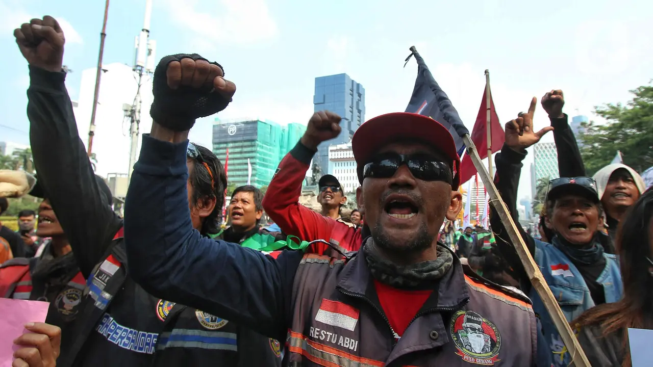 Ada Demo, Pengemudi Ojol Masih Narik Meski Tak Pakai Atribut