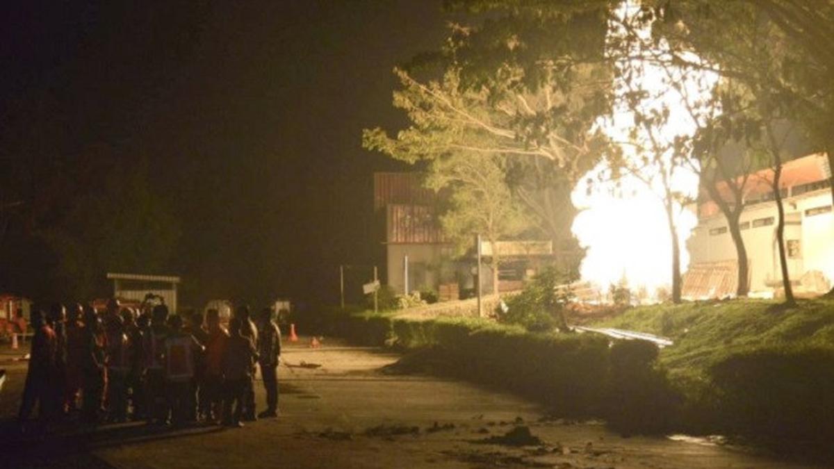 Sudah 2 Hari Masih Berkobar, Begini Skenario Padamkan Semburan Api di ...