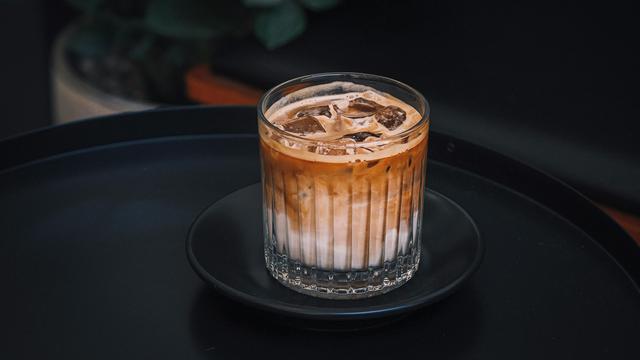Asal-usul Kopi Susu Gula Aren yang Jadi Doodle Google Hari Ini