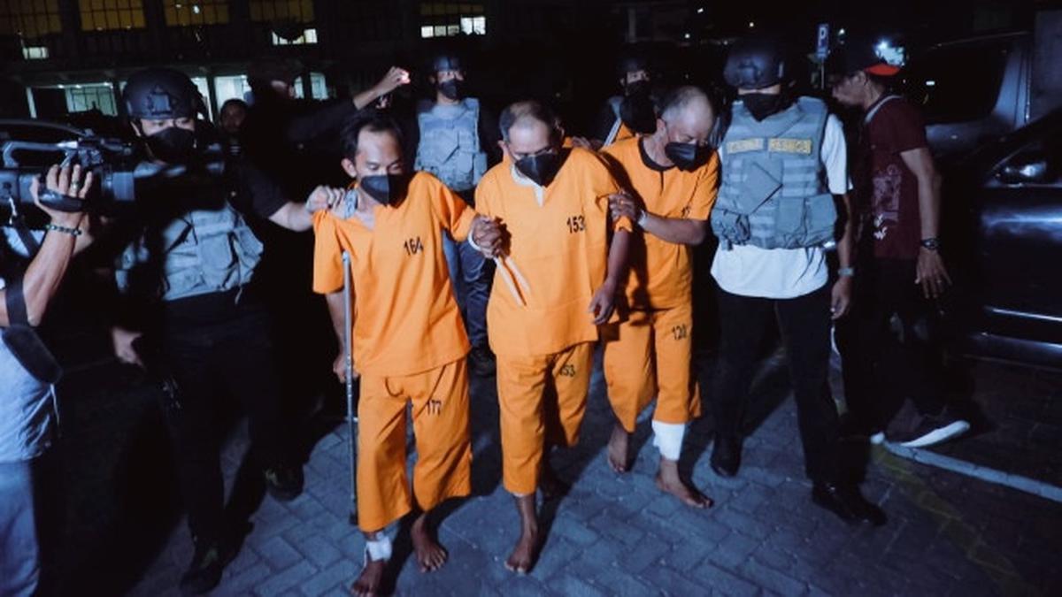 Polisi Tembak 3 Rampok Bersenjata Api di ATM Bank Panin Pekanbaru ...