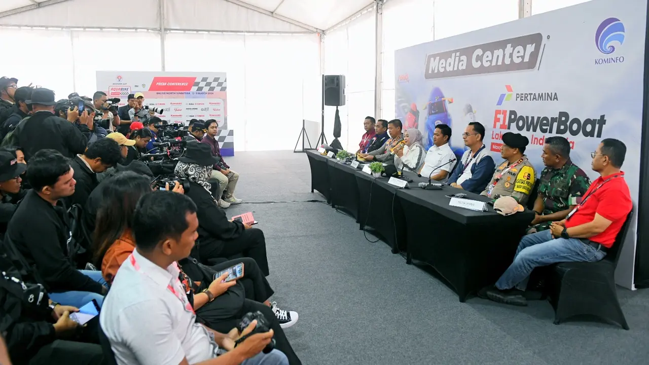 Bendera Merah Putih Berkibar di Lap Parade F1 Powerboat 2024 Danau Toba ...