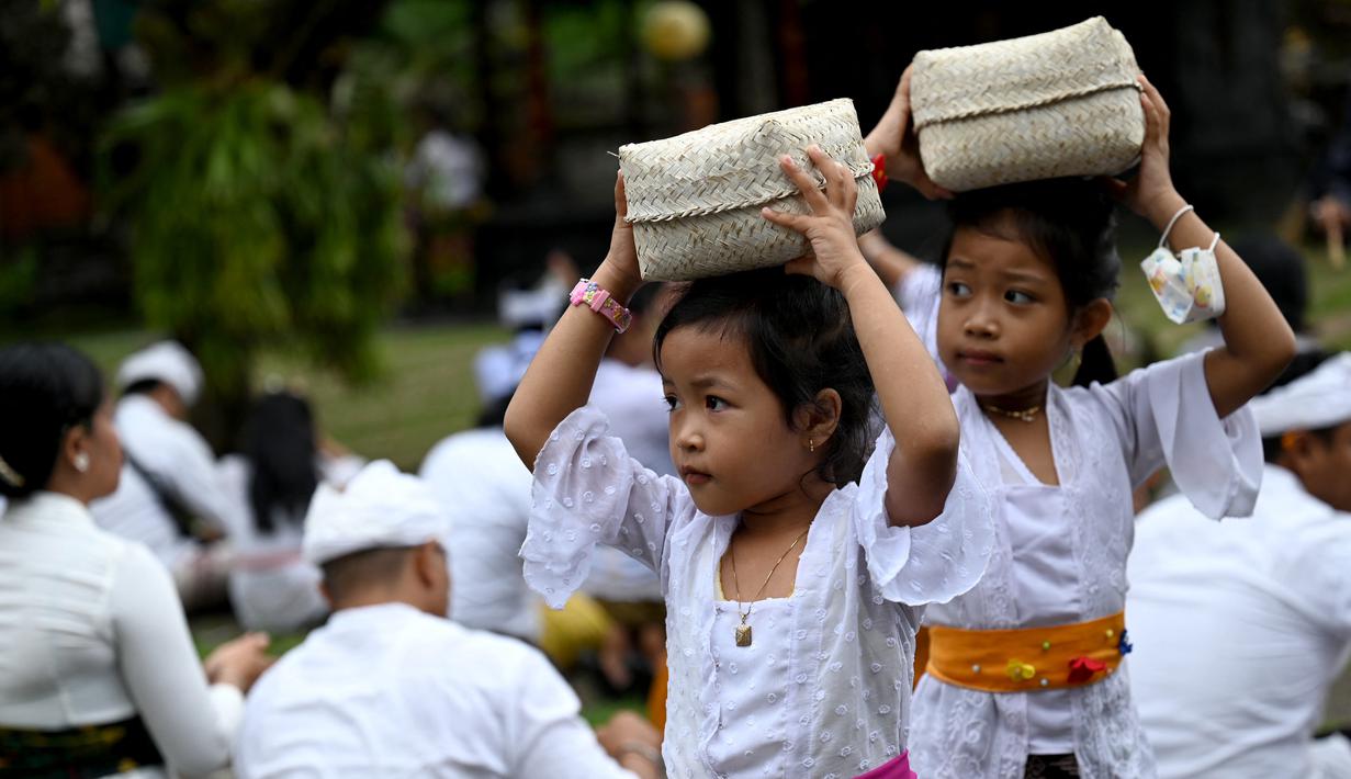Sembahyang Hari Raya Galungan di Bali - Foto Liputan6.com