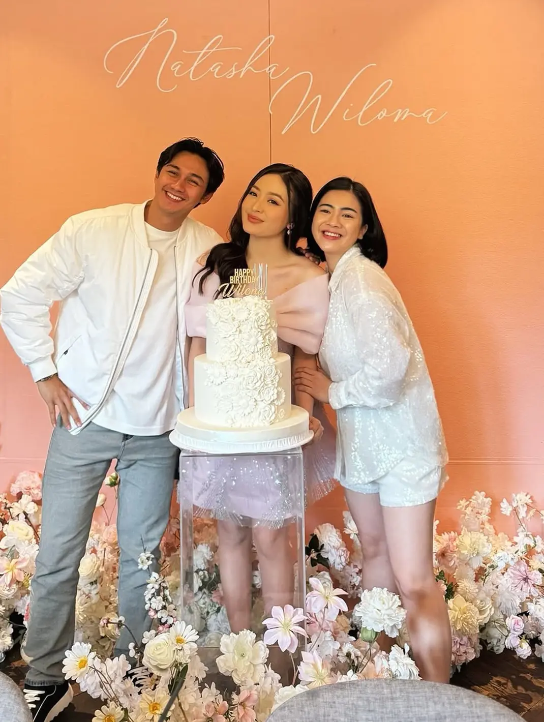 Potret Perayaan Intimate Ulang Tahun Natasha Wilona ke-26, Tampil Anggun - Page 1 - Foto ...