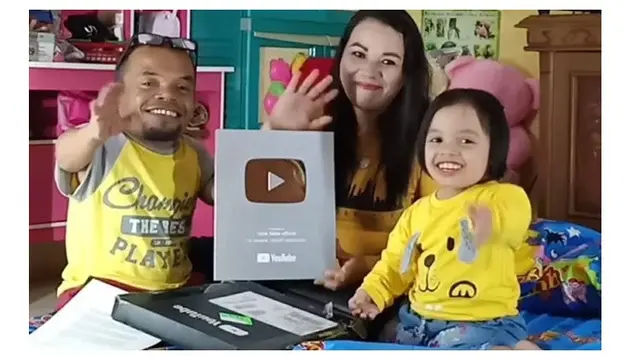 22 Tahun Menikah, Ini 6 Potret Mesra Ucok Baba dan Istri - Hot Liputan6.com