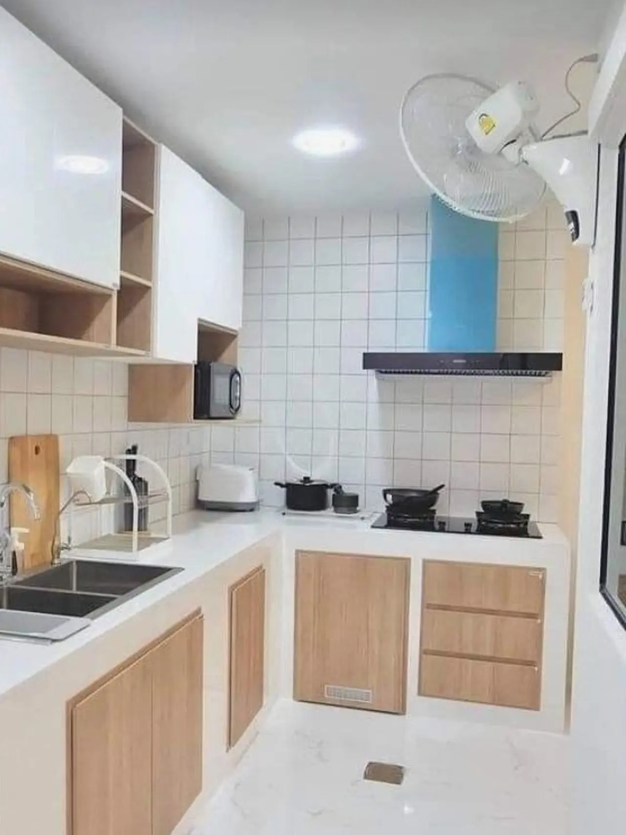 8 Inspirasi Desain Kitchen Set Gaya Japandi, Cantik dan Estetik