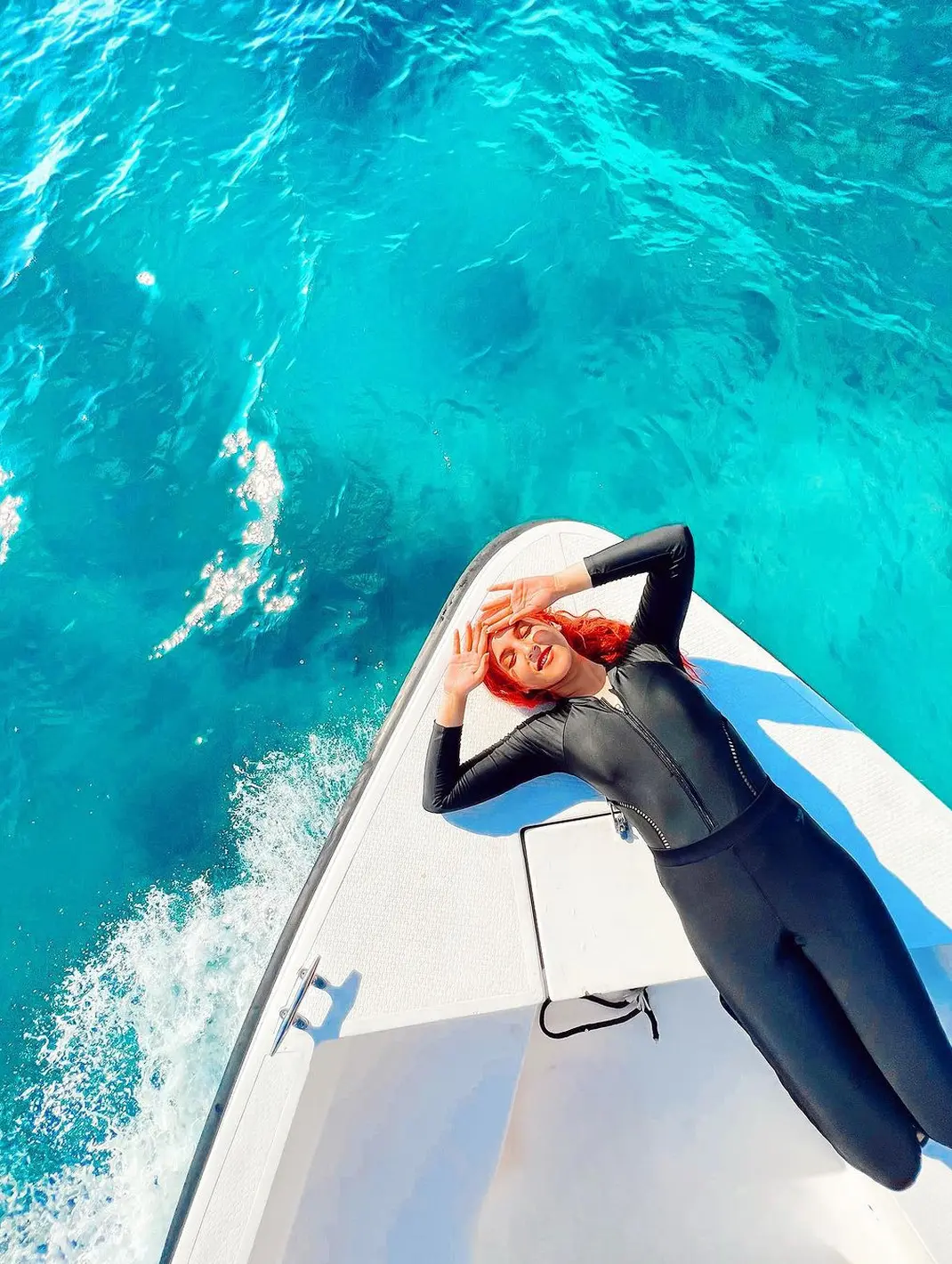 6 Potret Memesona Tasya Farasya Liburan di Maldives, Pamer Rambut Merah ...