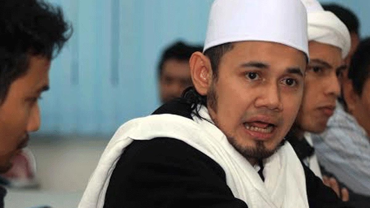 Menginap di Sel, Ustad Guntur Bumi Sakit Lambung