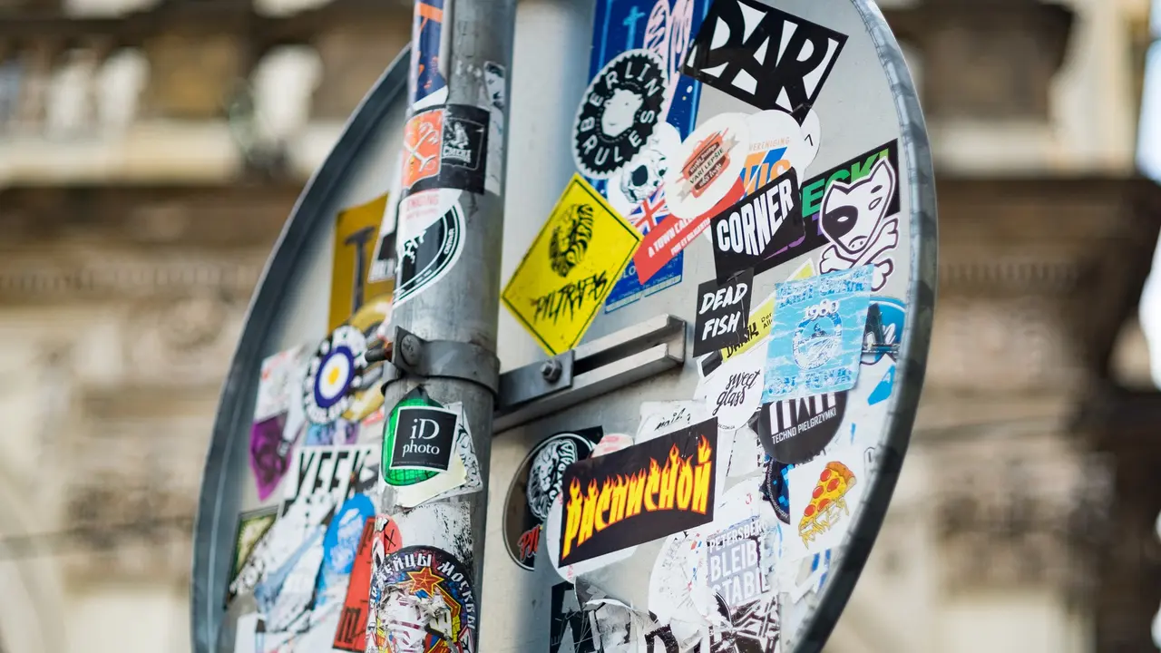 6 Cara Membersihkan Bekas Stiker, Mudah dan Efektif - Hot Liputan6.com