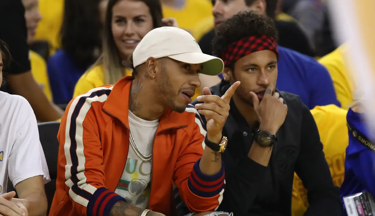 Gaya Neymar dan Lewis Hamilton di Final NBA 2017 - Foto Liputan6.com