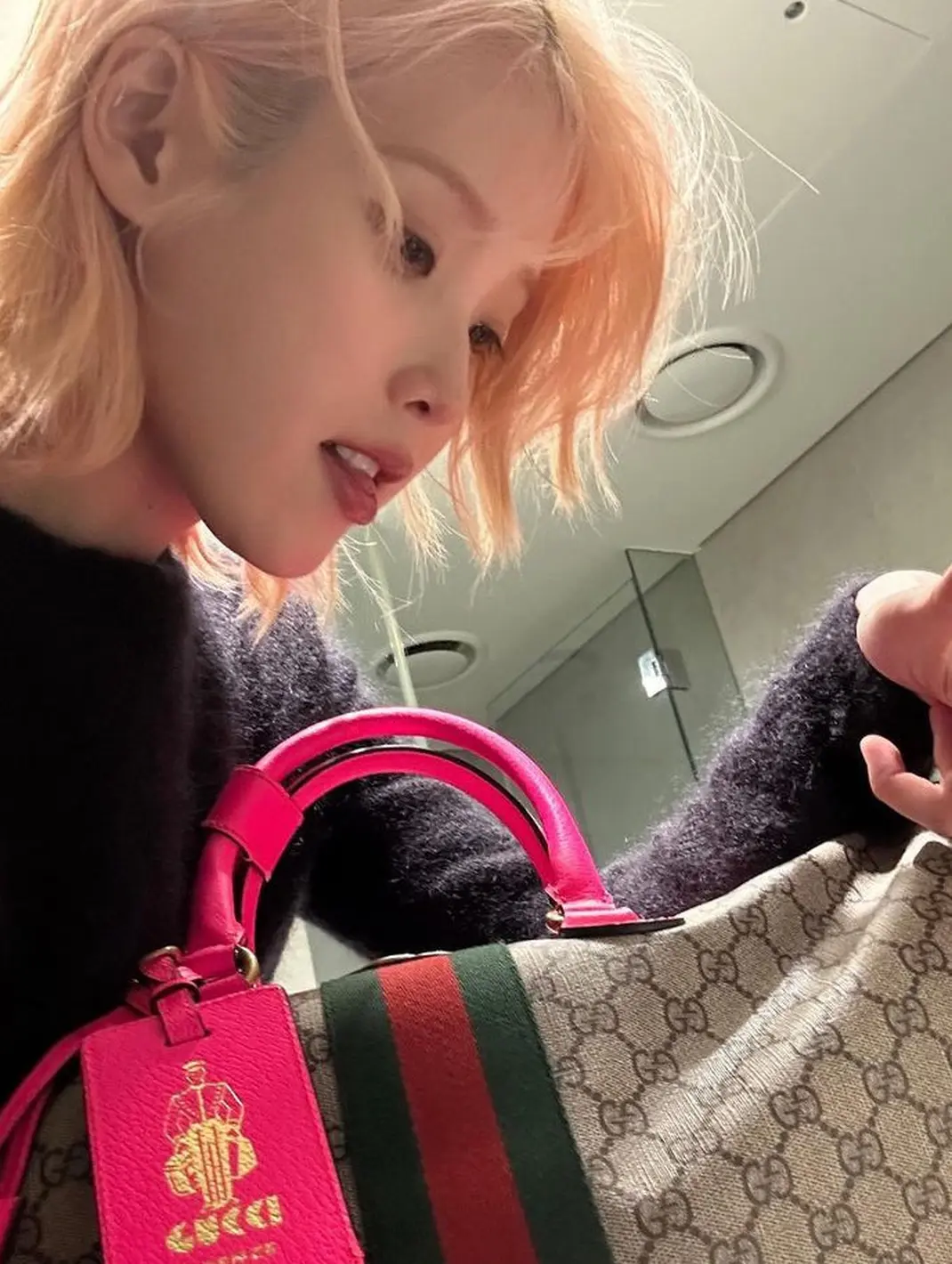 Mengejutkan, 6 Tampilan Terbaru IU dengan Gaya Rambut Pendek Wolf Cut ...