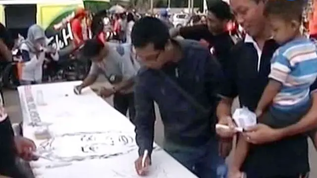 Relawan Jokowi Gelar Aksi Tanda Tangan Pada Kain Putih - News Liputan6.com