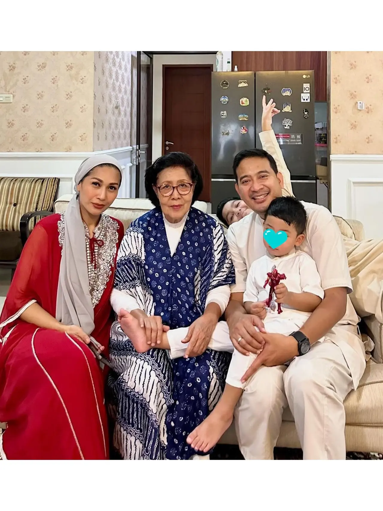 6 Potret Tata Janeeta yang Kerap Tampil Berhijab Usai Lebaran, Banjir ...