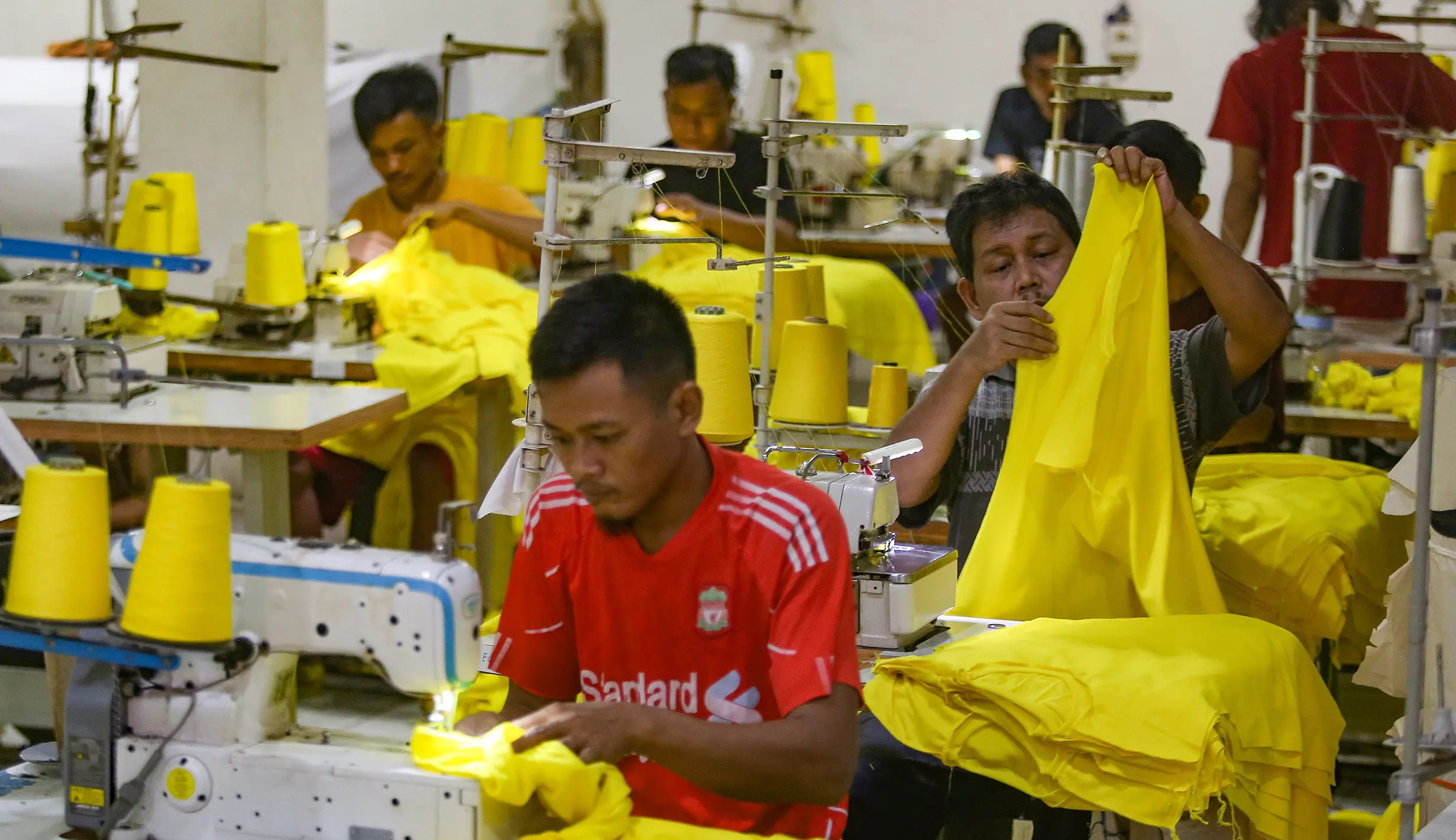 Industri Konveksi Bertahan di Tengah Lesunya Nilai Tukar Rupiah - Foto ...