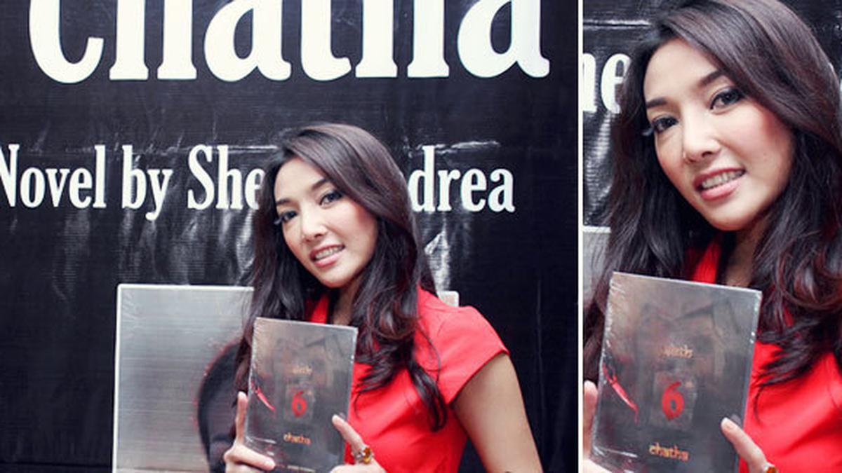 Shenny Andrea, Artis Yang Ingin Dikenal Sebagai Penulis Sukses
