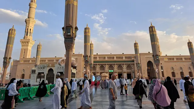 6 Fakta Menarik Masjid Nabawi di Madinah, Tempat Makam Nabi Muhammad ...