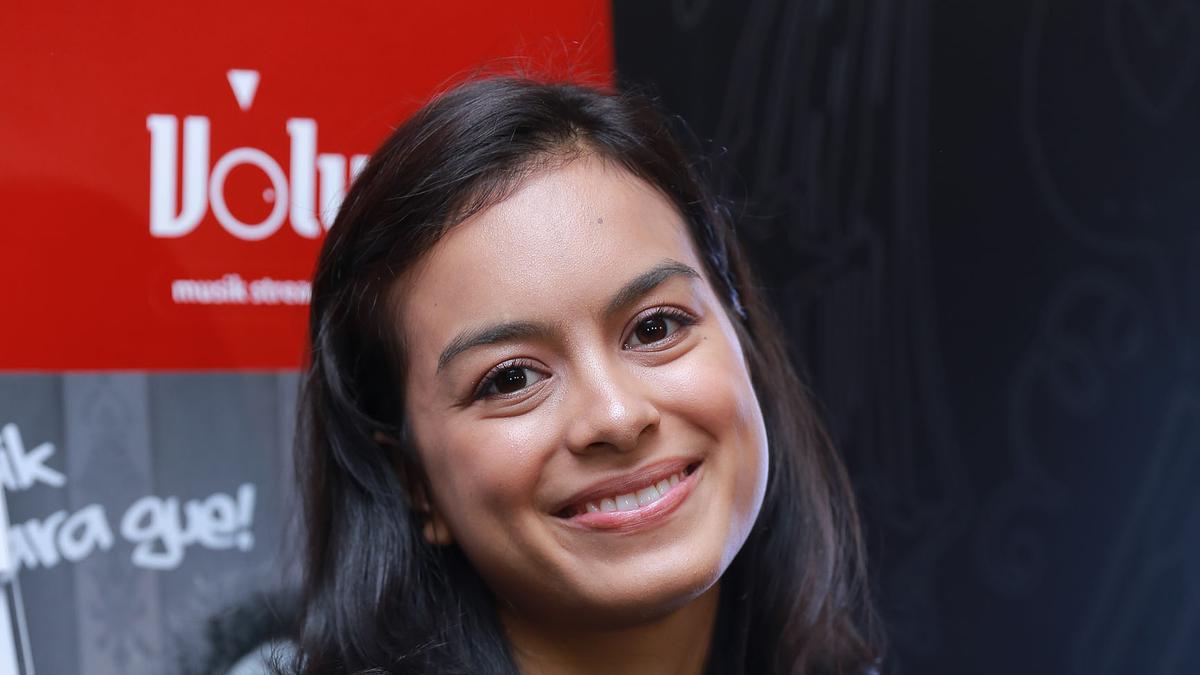 Eva Celia Tuangkan Perasaan di Lagu 'Against Time' - Entertainment ...