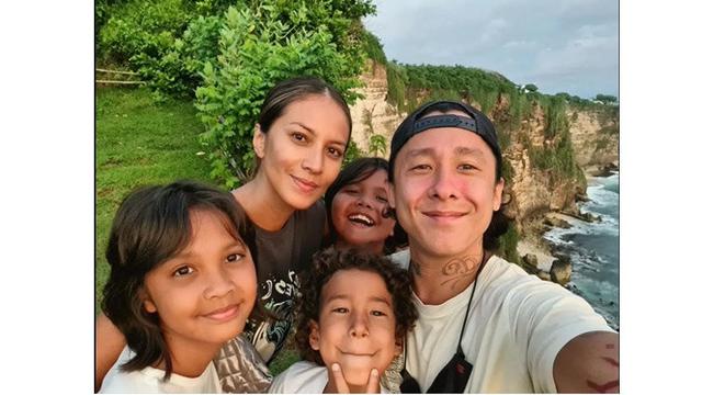 6 Potret Daniel Patrick Schuldt, Mantan Suami Wanda Hamidah dengan Istri Baru - Hot Liputan6.com